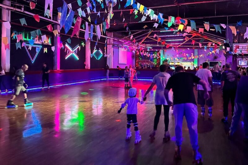 Roller Jam: casa na Mooca oferece patinação e discoteca no melhor dos ...
