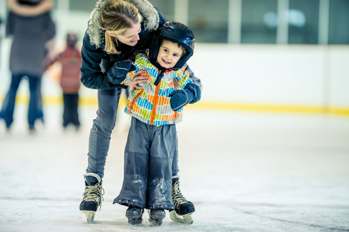 Patinação no gelo: diversão e esporte para as férias escolares, na Zona ...