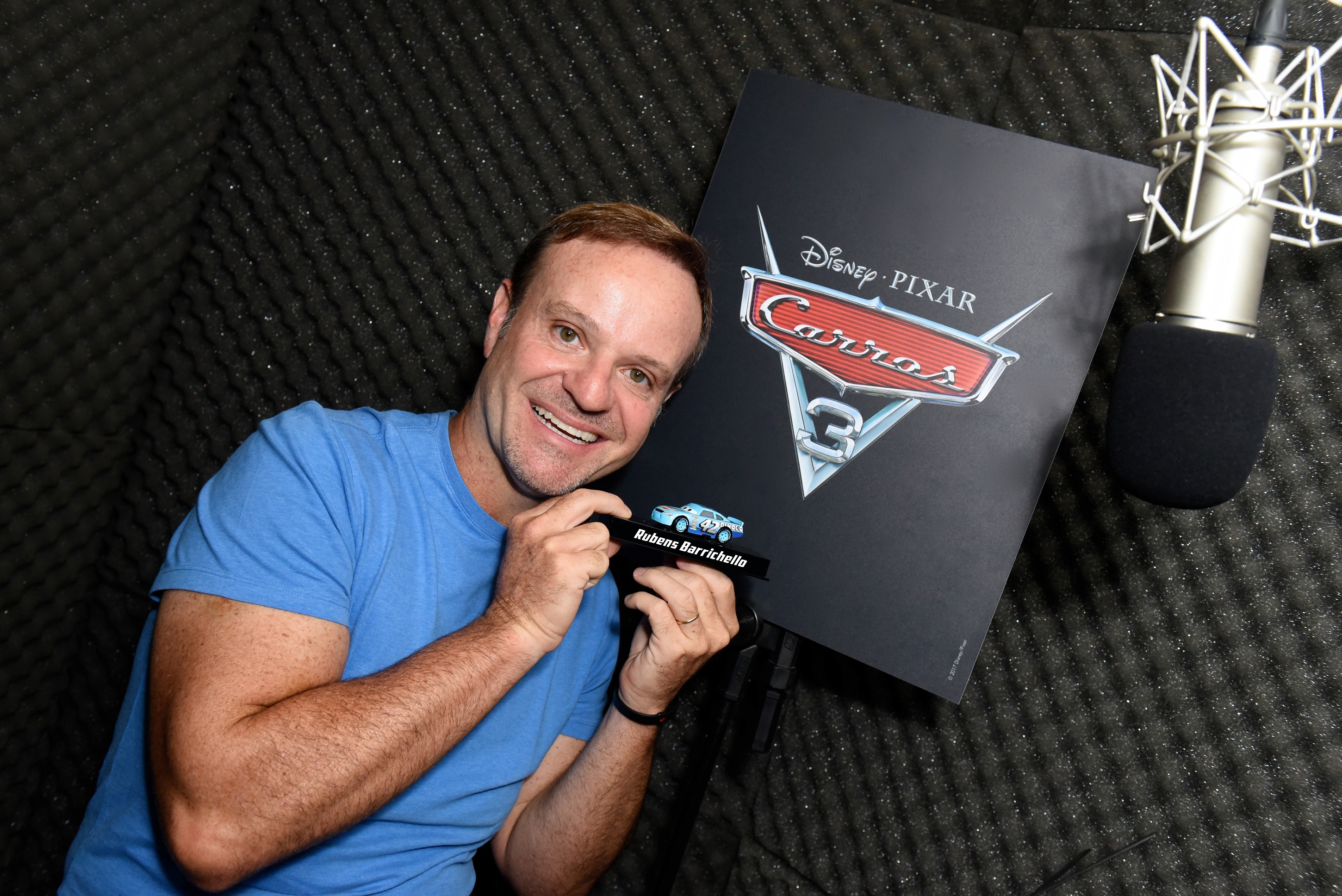 Rubinho Barrichello dubla carro veterano das pistas em Carros 3, da ...