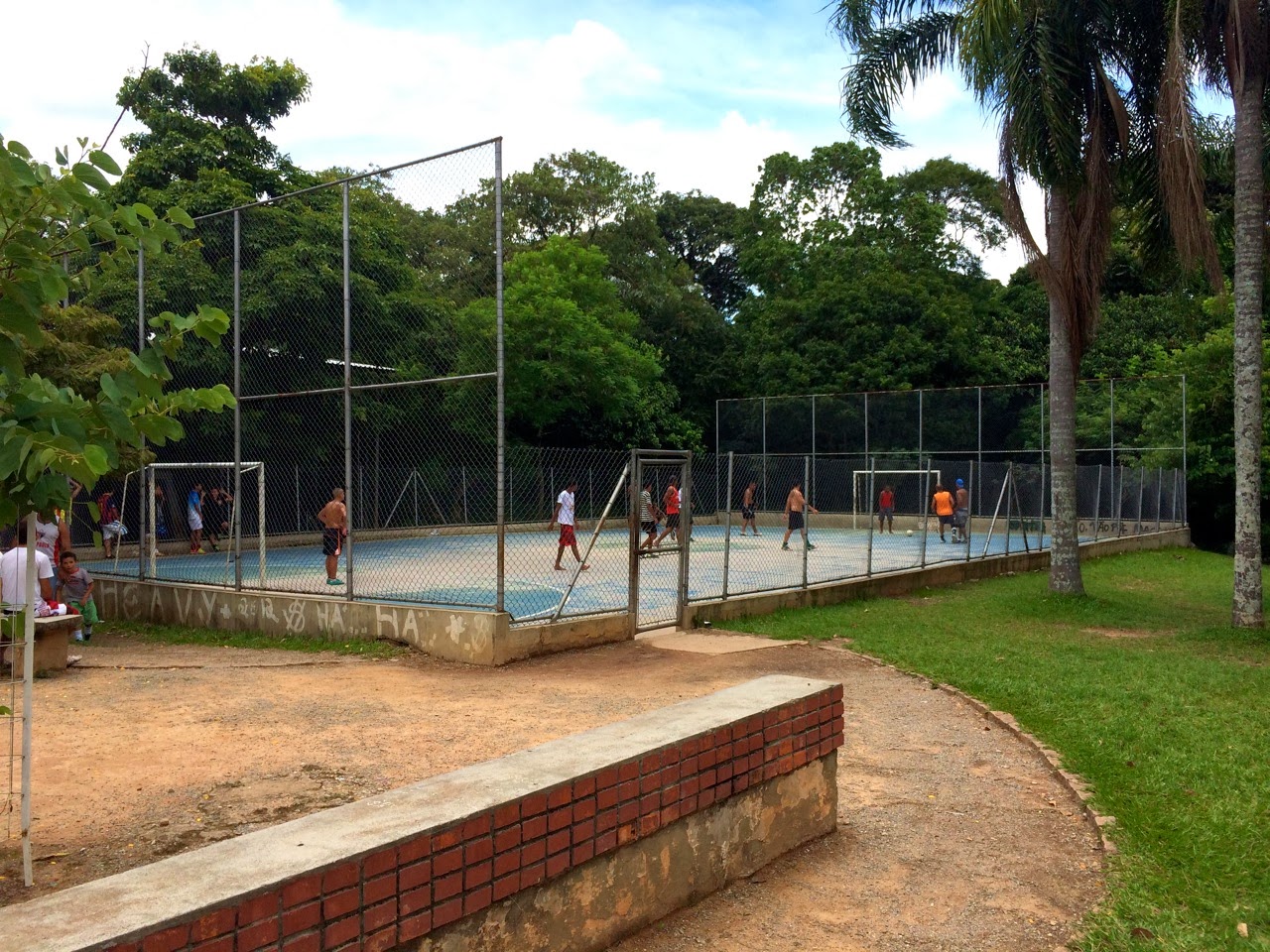 Capão Redondo! Parque Santo Dias tem playground para as crianças é ...