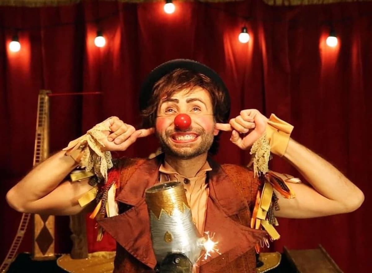 Vamos dar risada? Clube Barbixas de Comédia tem programação exclusiva ...