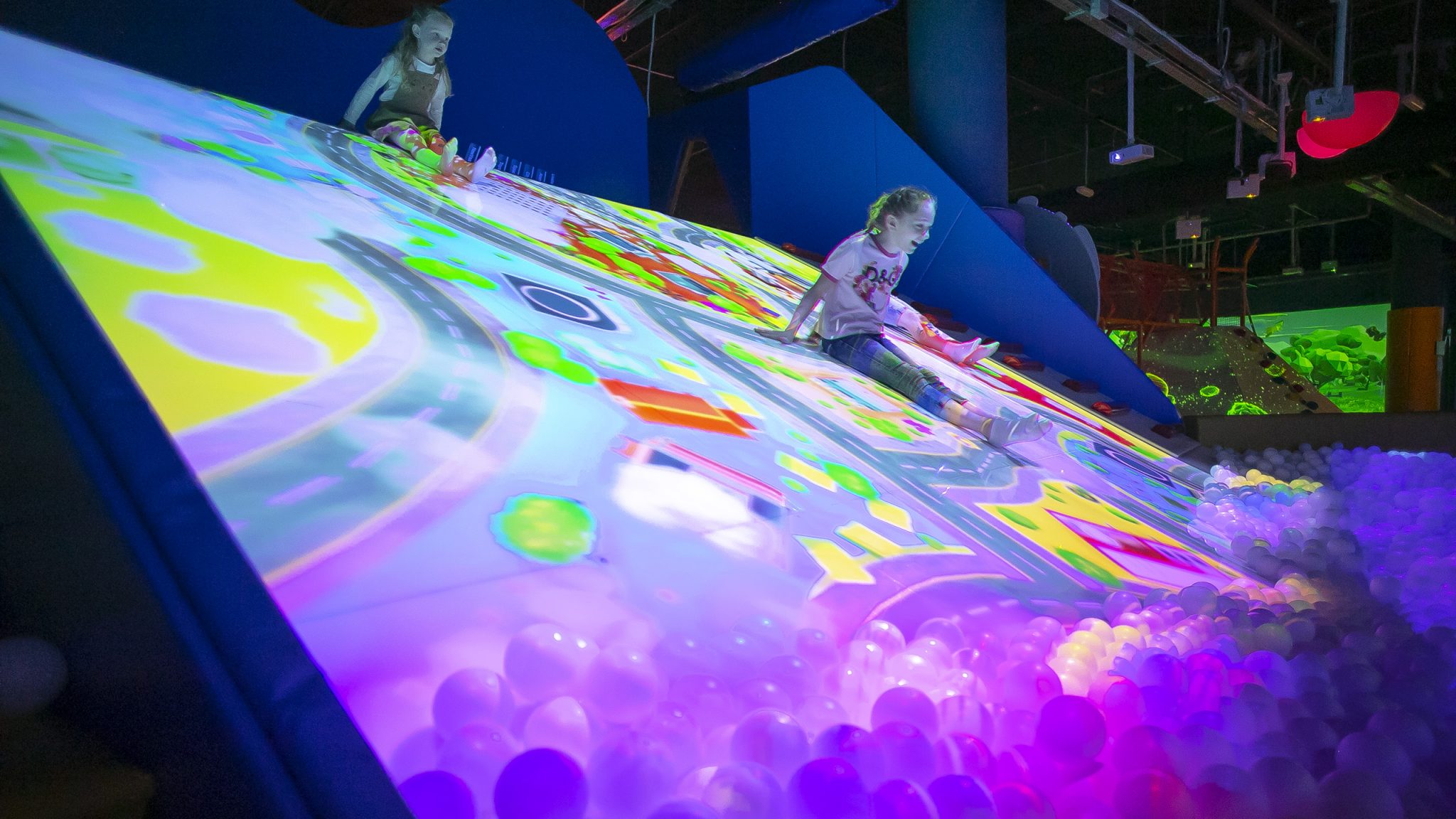 Três parques de diversão, uma brinquedoteca e exposições em um só lugar