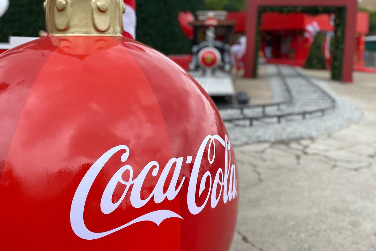 Gratuito! Árvore de Natal da Coca-Cola tem passeio de trem e Papai Noel ...