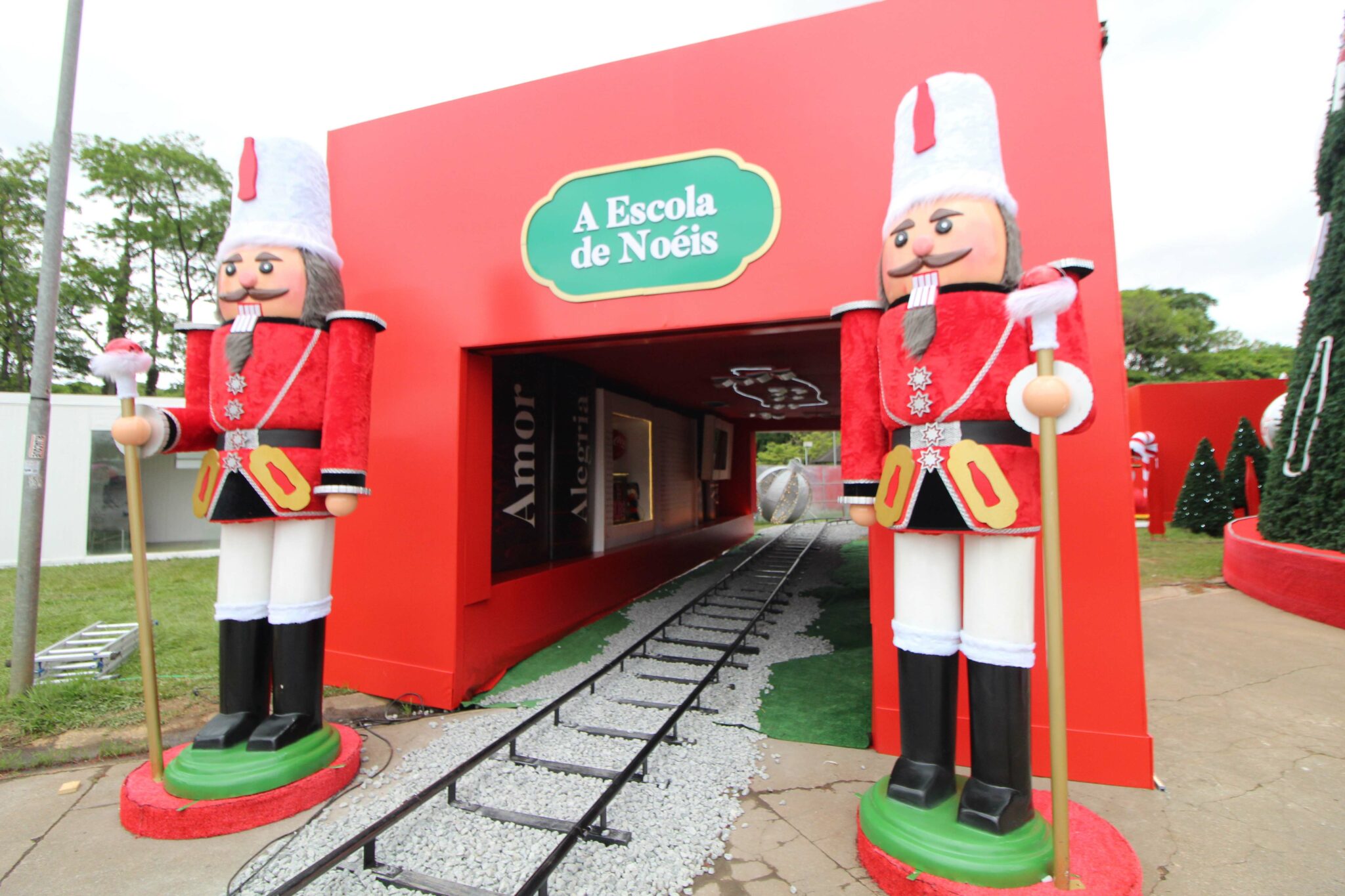 Gratuito! Árvore de Natal da Coca-Cola tem passeio de trem e Papai Noel ...