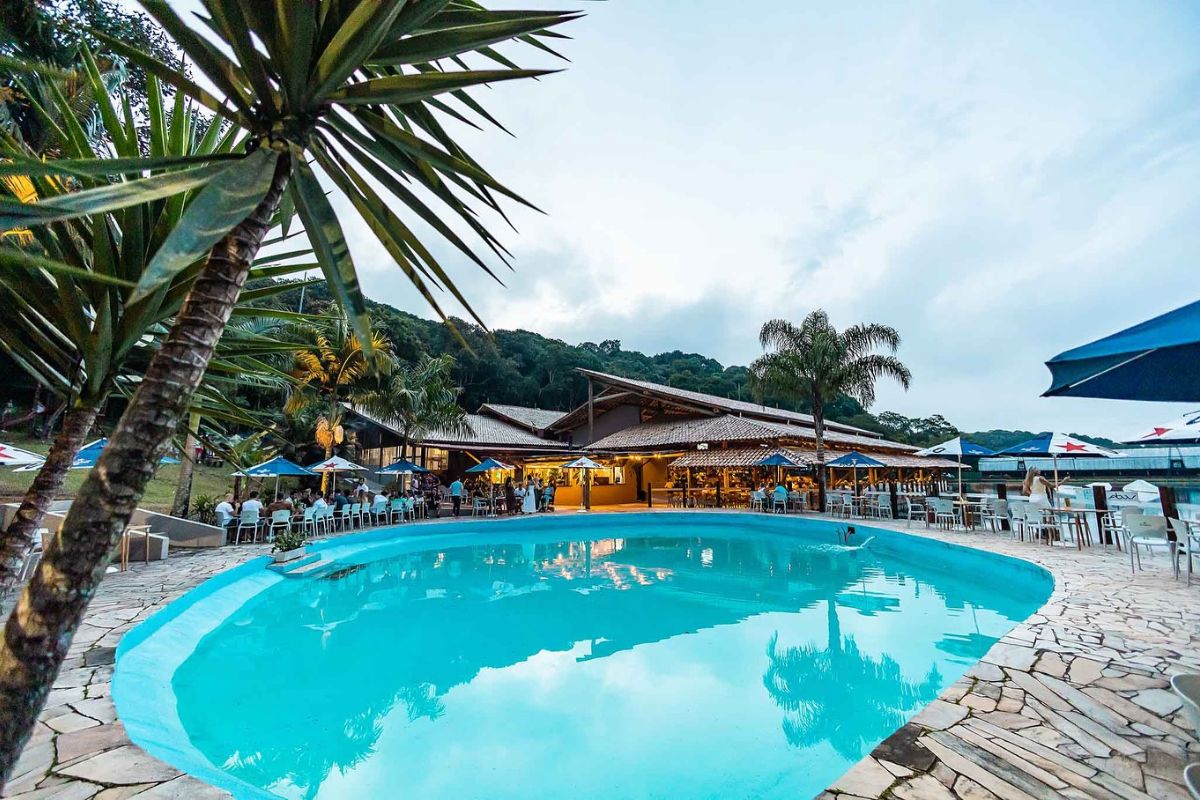 Restaurante com lago, playground e wakeboard a 40 minutos de São Paulo ...