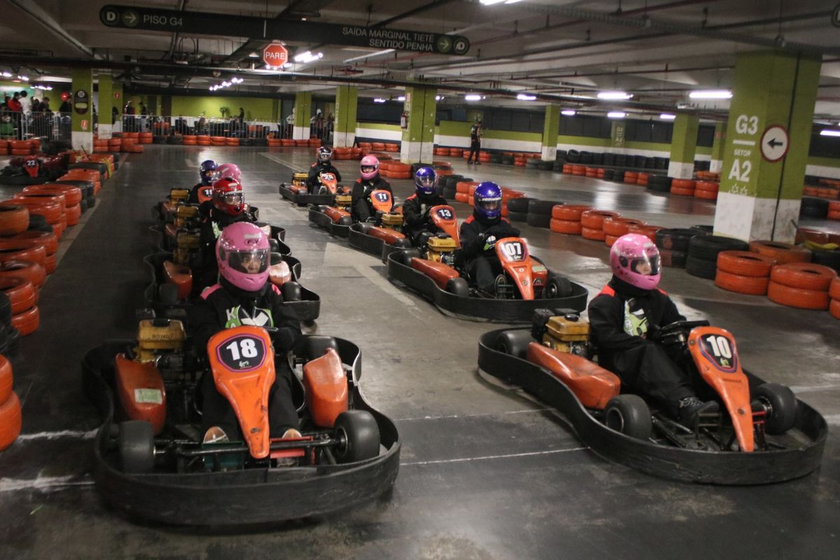 Nova pista de kart indoor na Zona Norte traz adrenalina para famílias