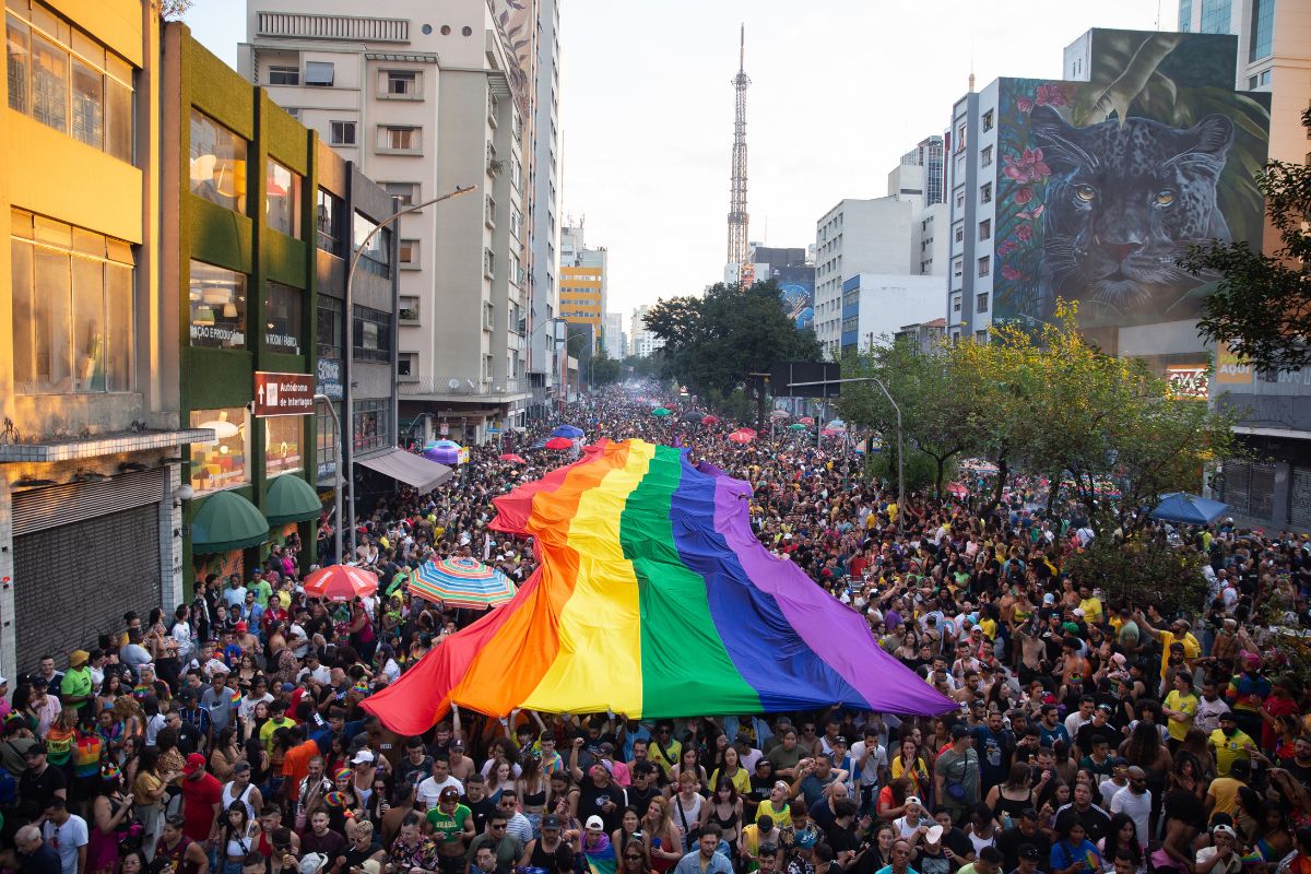 Parada LGBT+ de São Paulo será no dia 22 de junho com tema sobre ...