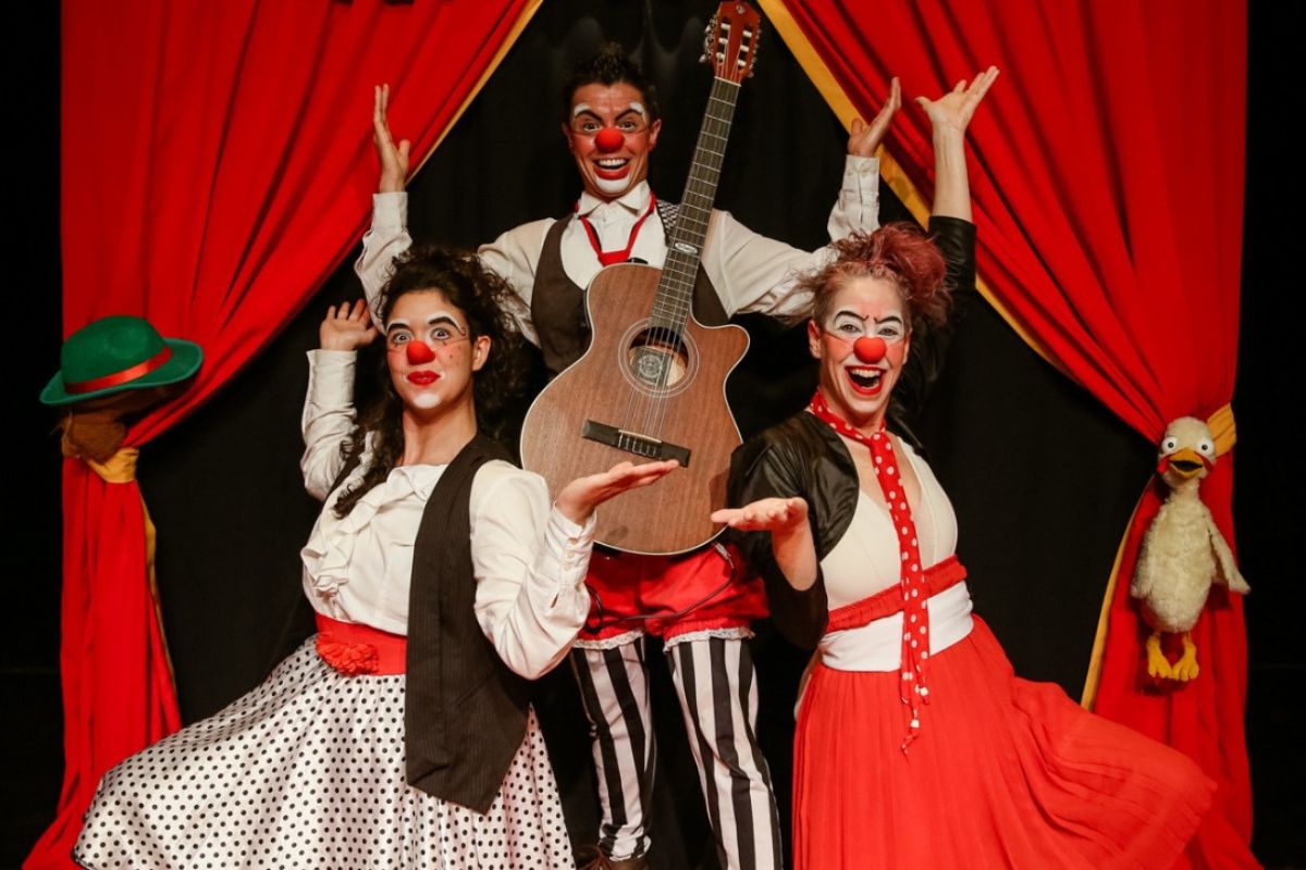 Teatro de Contêiner Mungunzá tem apresentações de circo gratuitas em ...